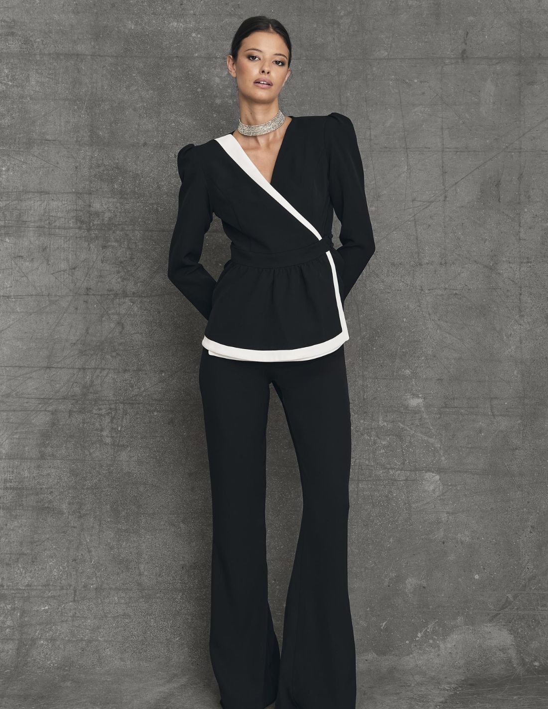 Flared suit pants with high waist in black : INVITADISIMA