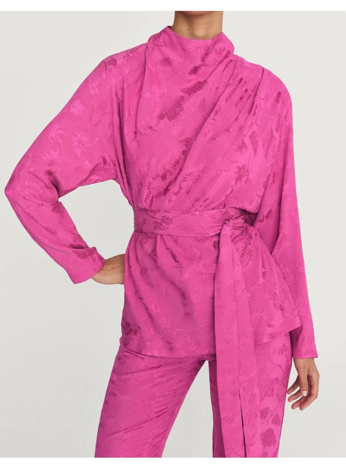 Blouse with ruffled closed neckline and sash | INVITADISIMA