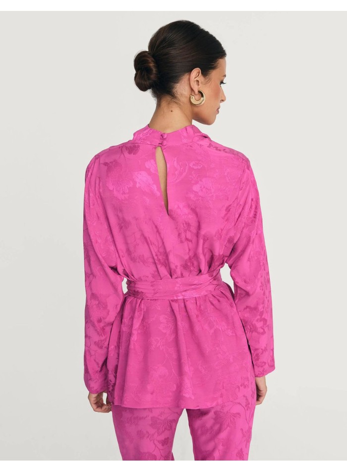 Blouse with ruffled closed neckline and sash | INVITADISIMA