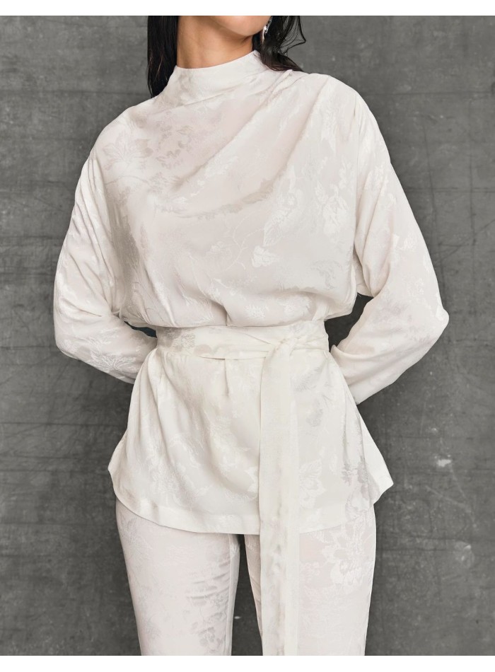 Party blouse with closed neckline and sash for guests | INVITADISIMA
