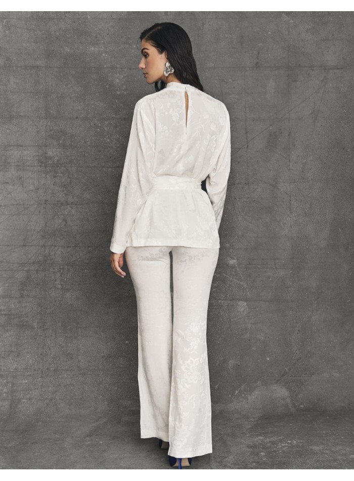 Party blouse with closed neckline and sash for guests | INVITADISIMA