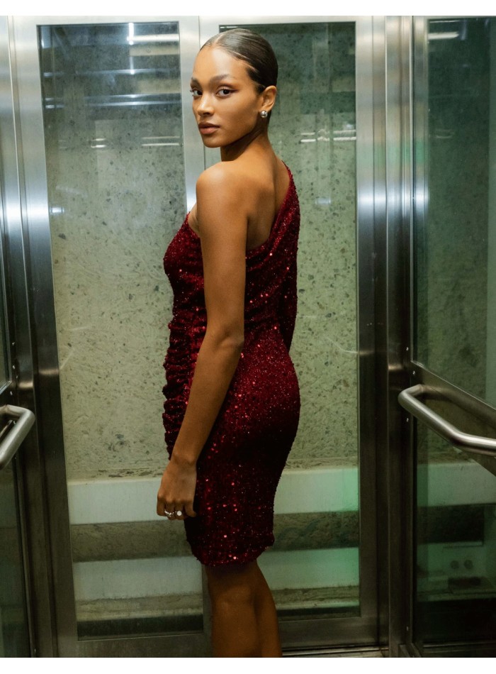 Short red party dress with sequins | INVITADISIMA