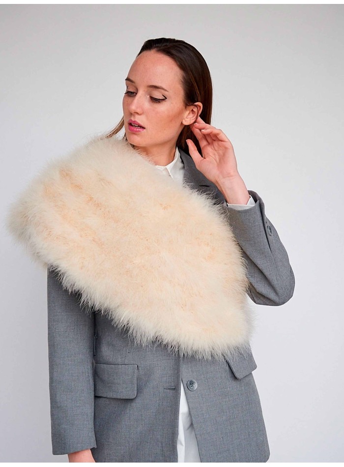 Long stole made of natural ostrich feathers | INVITADISIMA