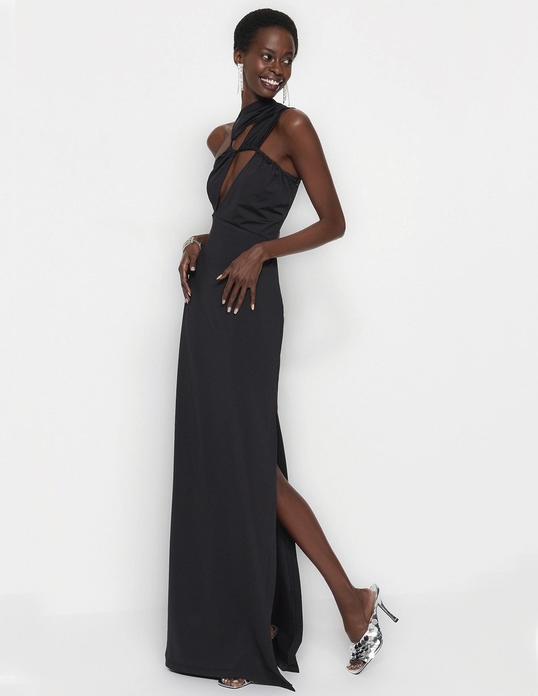 Robe longue de soirée mariage pour une jeune invitée | INVITADISIMA