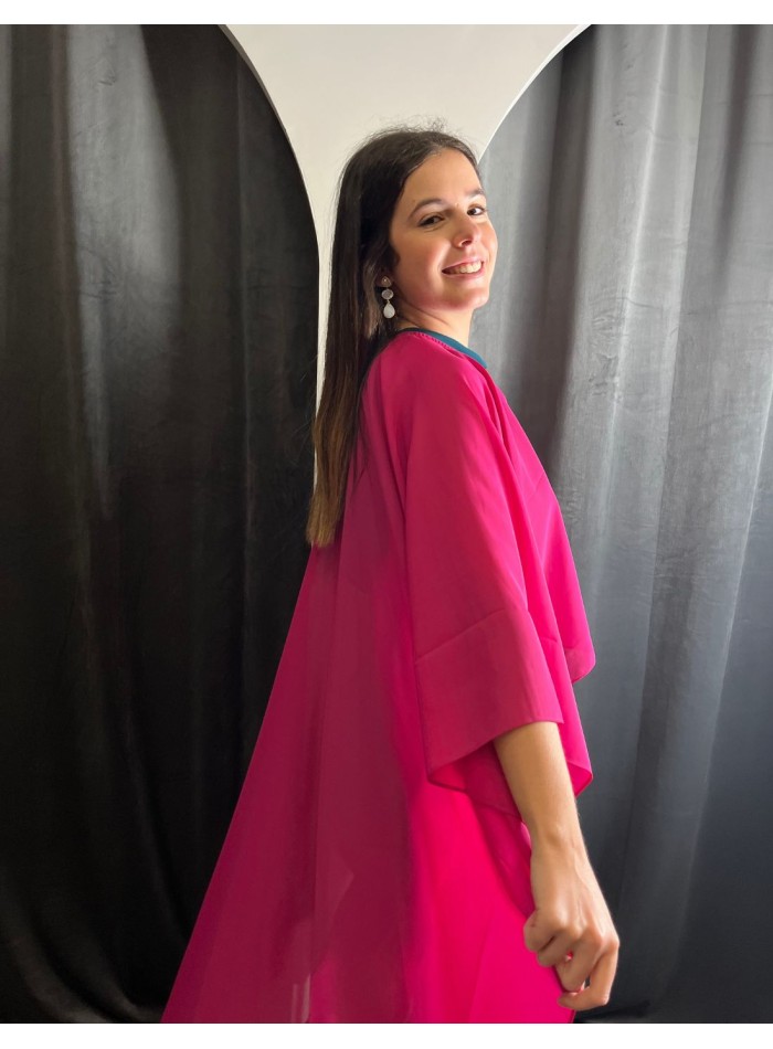 Capa de gasa con abertura y botón | INVITADISIMA