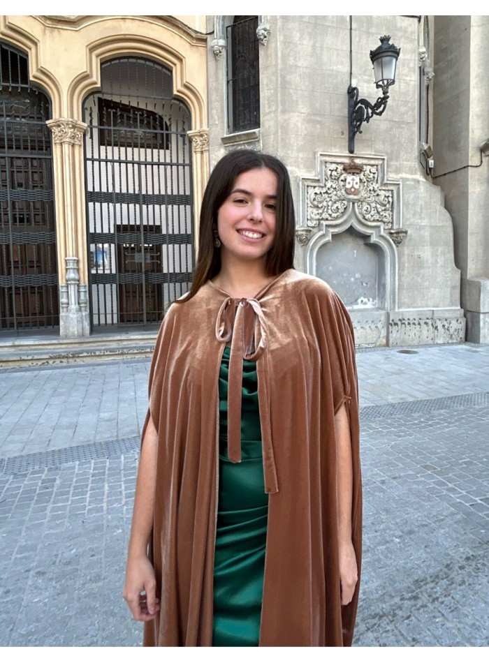 Long evening cape made of velvet for guests