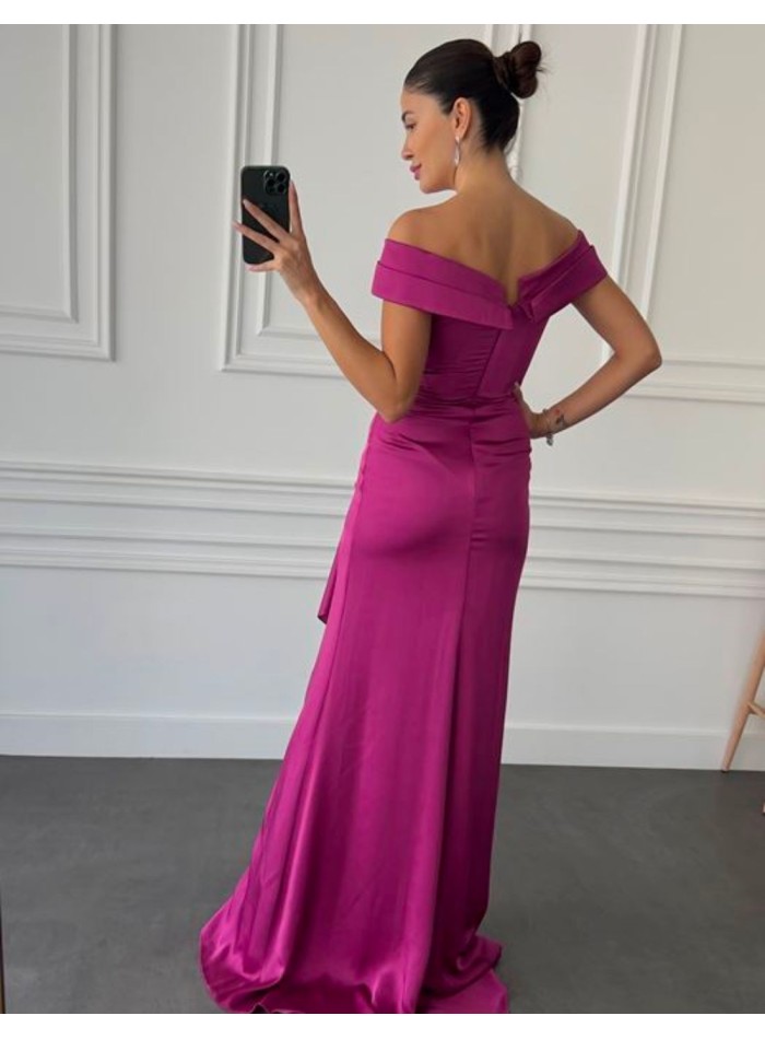 Robe de soirée sexy et élégante avec une fente | INVITADISIMA