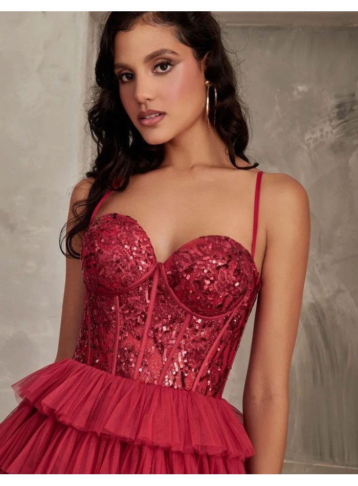 Robe longue de fête avec corsage en dentelle et jupe à volants | INVITADISIMA