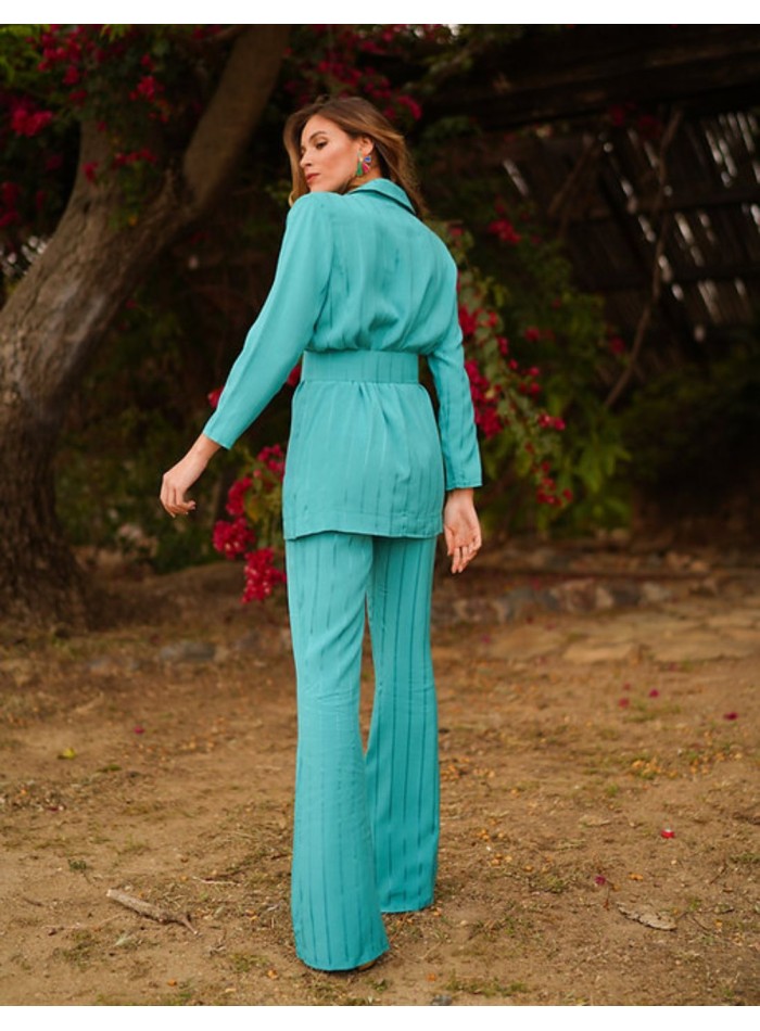 Turquoise suit jacket with shoulder pads | INVITADISIMA