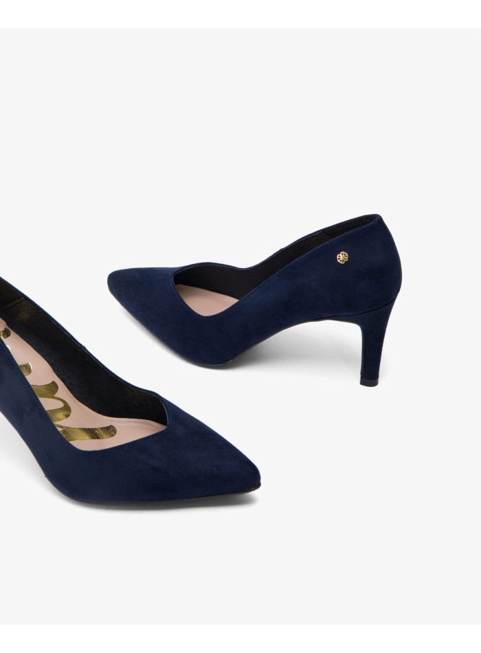 Navy blue pumps for special events | INVITADISIMA