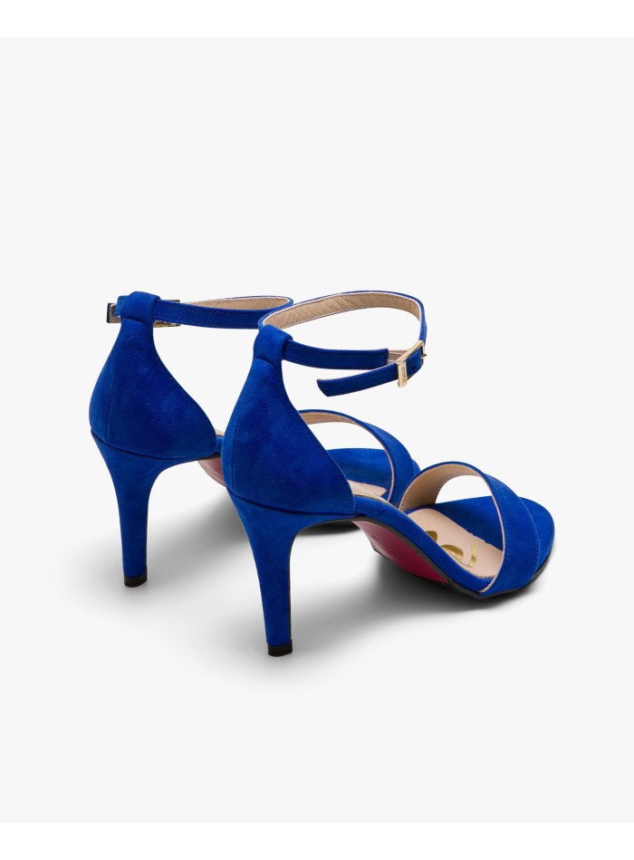 Electric blue high heel sandals for weddings and events | INVITADISIMA